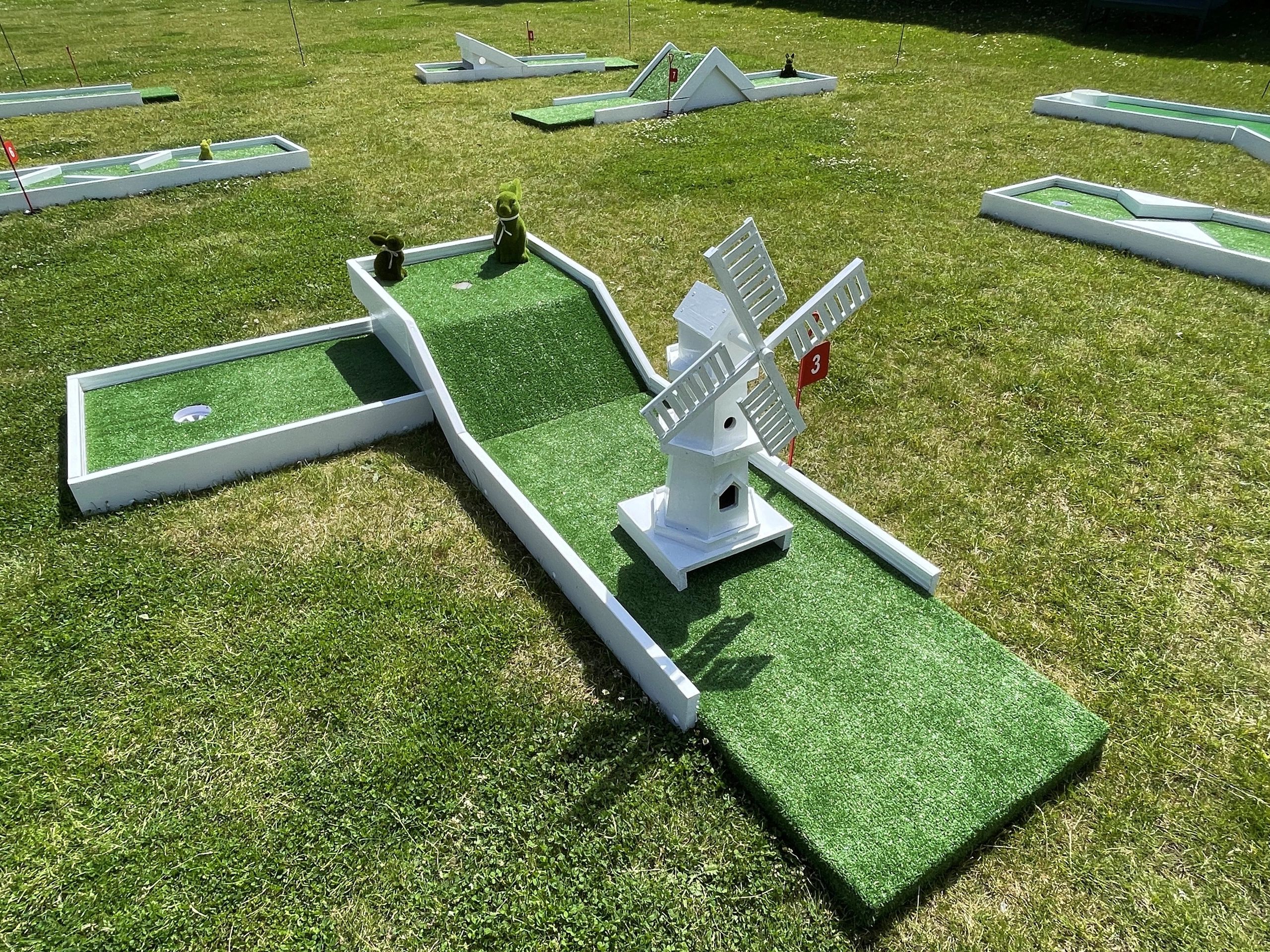 Cloud 9 Portable Mini Golf - Indoor Mini Golf Course, 9 Hole Mini Golf ...