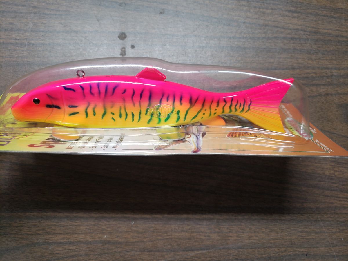 9 Inch Sucker Decoys - Metal Fins (3 Options)