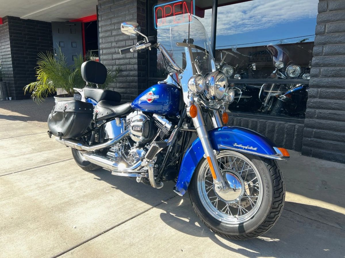 2017 HARLEY-DAVIDSON FLSTC HERITAGE SOFTAIL CLASSIC