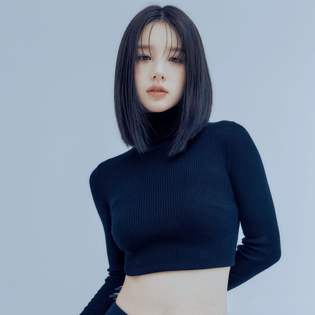 LOONA's Heejin Debuts Profile Photos for ARTMS Project & Modhaus