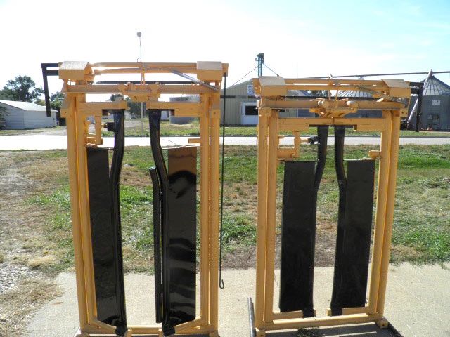 For-Most Model A-25 Auto Self-Catching Headgate (Tall available)