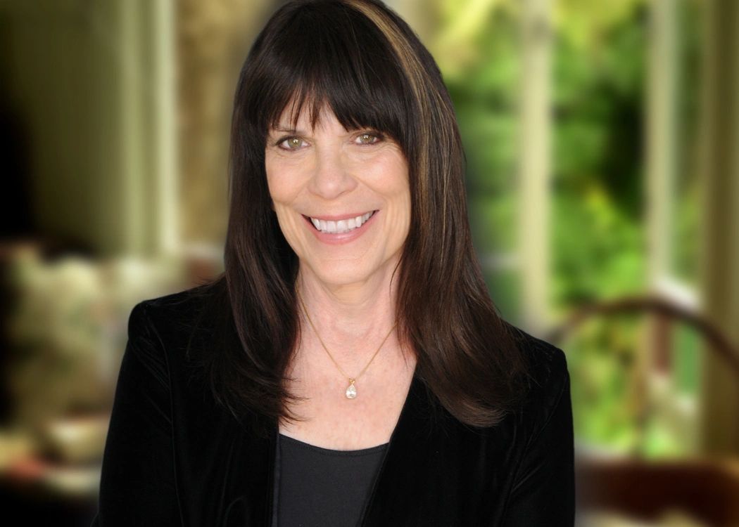 Maxine Nunes – Author, Journalist