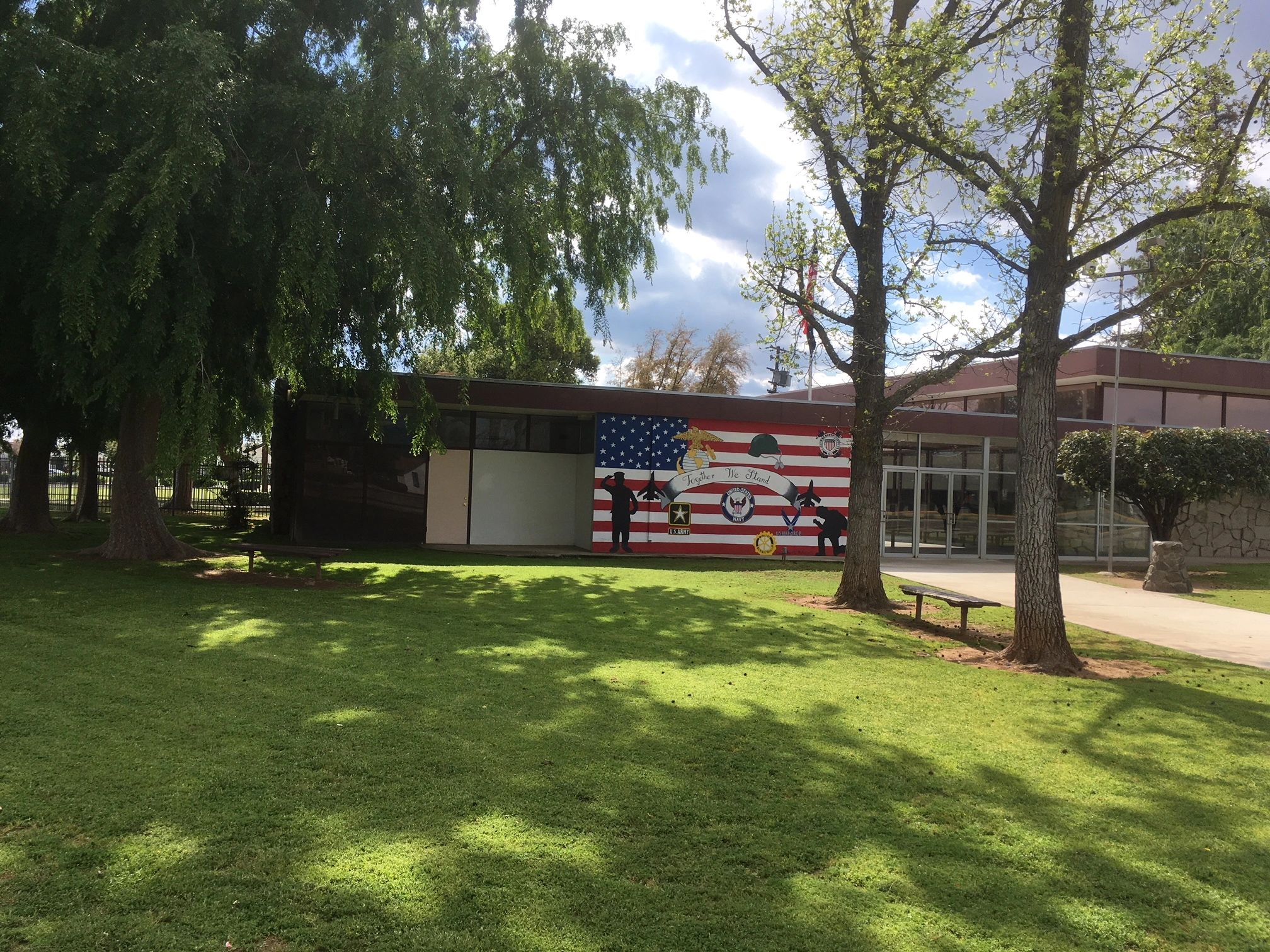 Woodlake Veteran's Memorial building