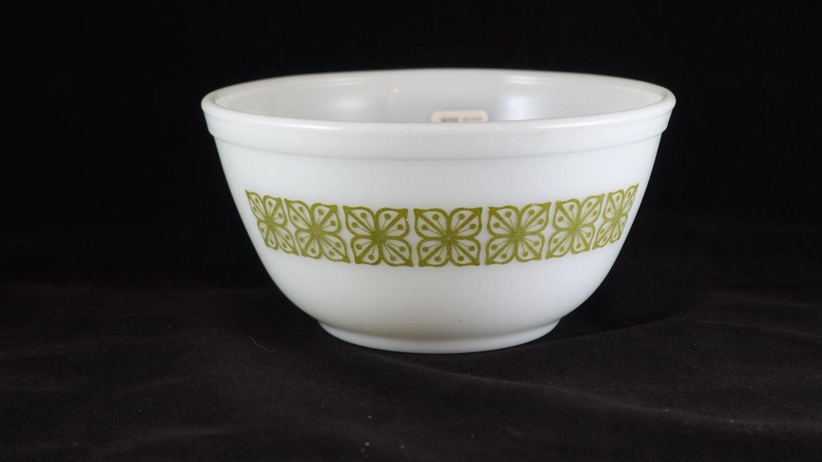 Vintage Pyrex Verde Green Square Flowers 402 Mixing Nesting Bowl