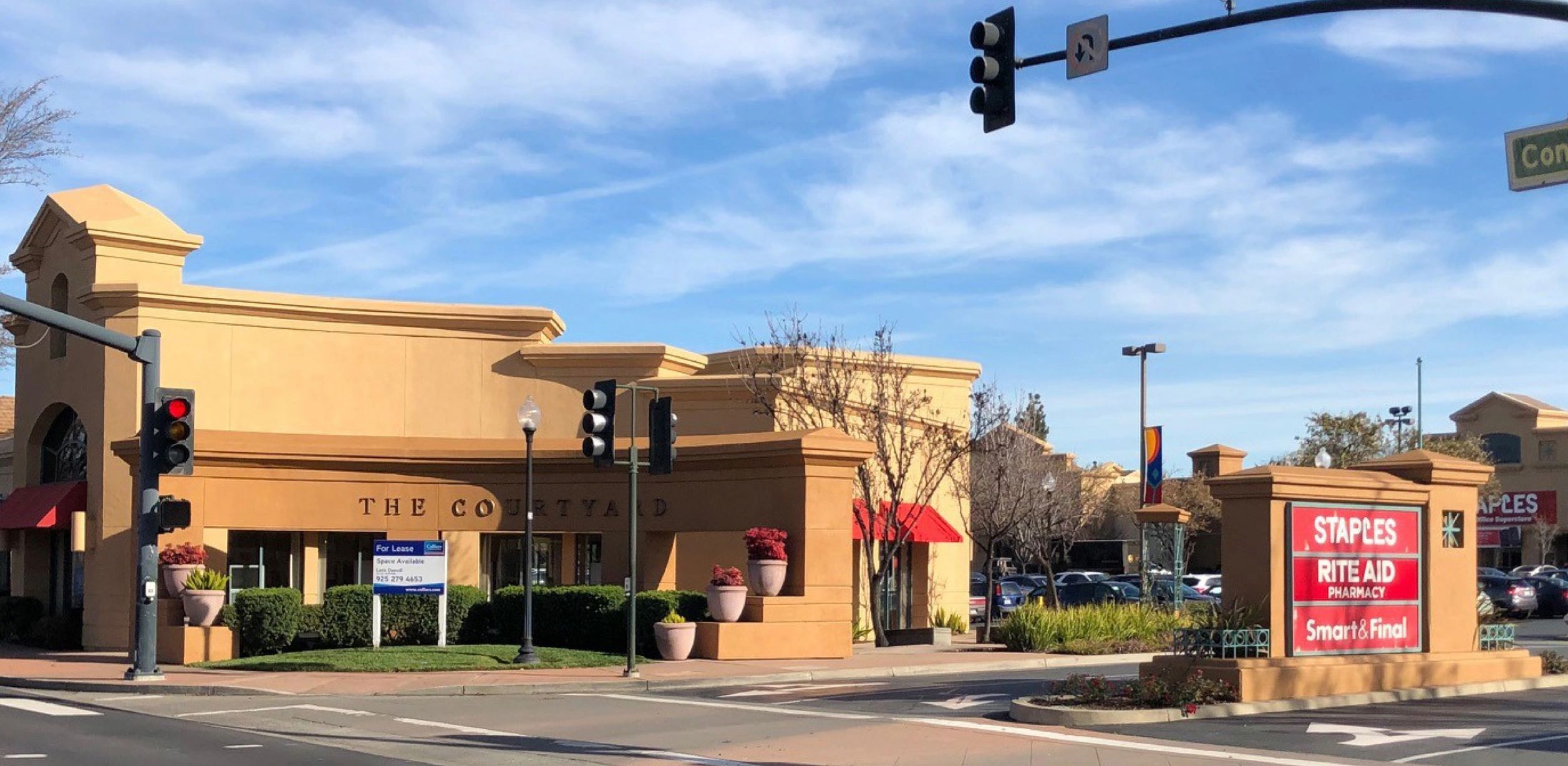 Courtyard Shopping Center - Pleasant Hill, Outdoor Mall
