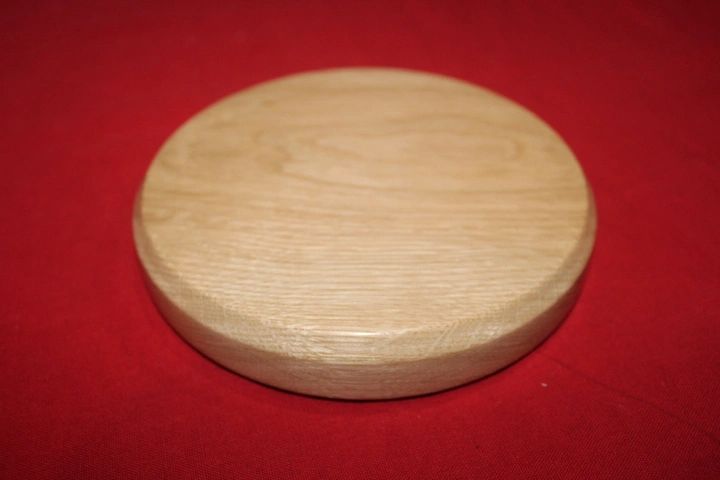 Round display plinth stand