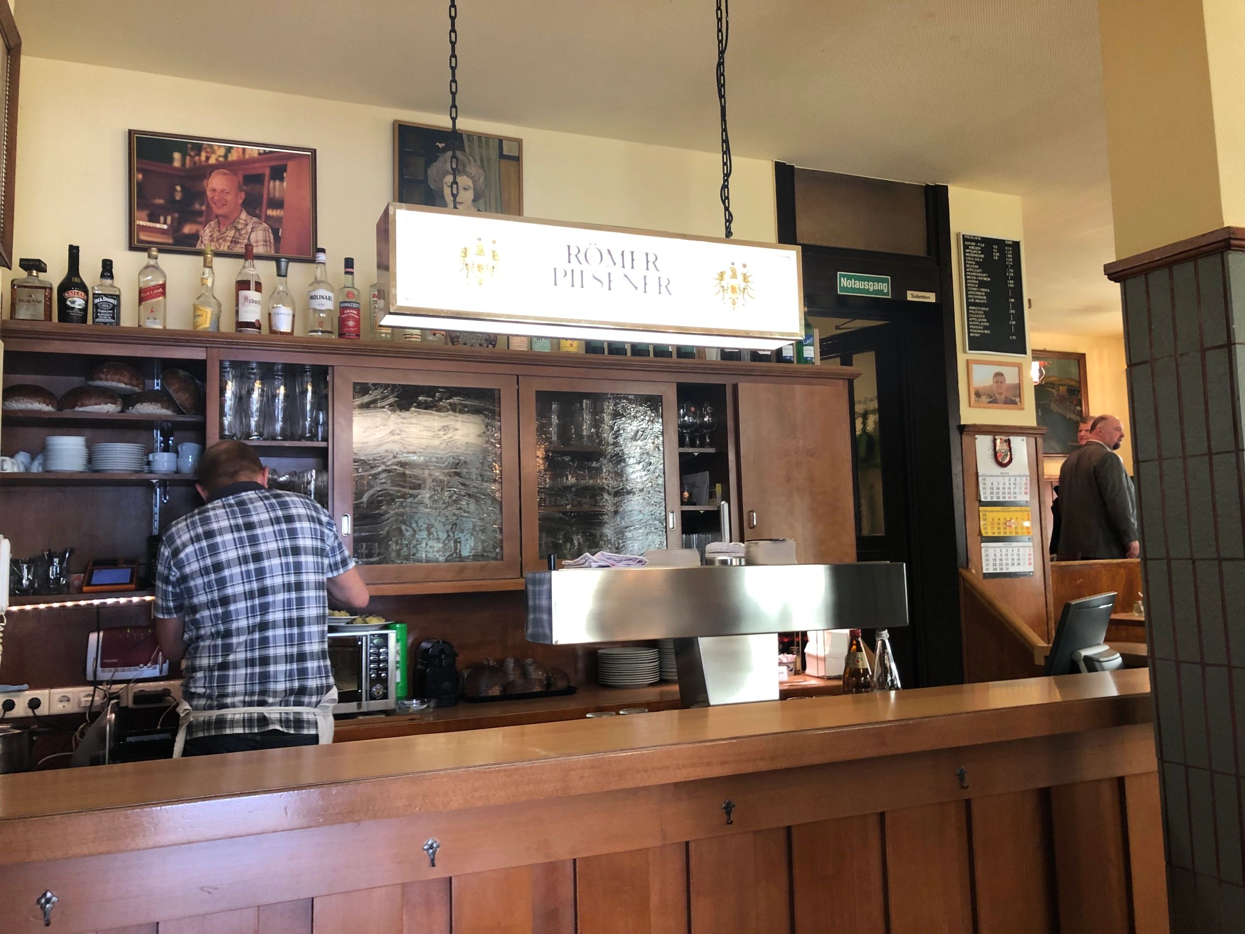 The Scotch World – The History of the German Kneipe (Pub)