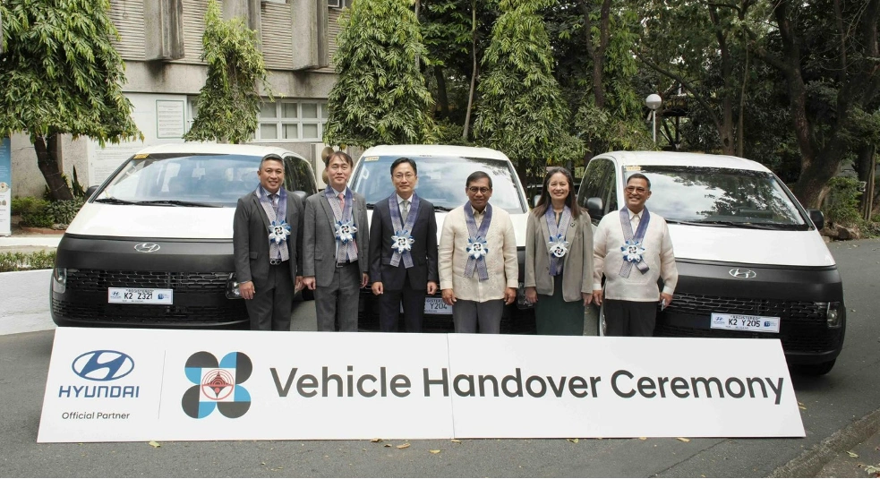 DOST-STII Gets 3 Starias from Hyundai PH for STARBOOKS and DOSTv