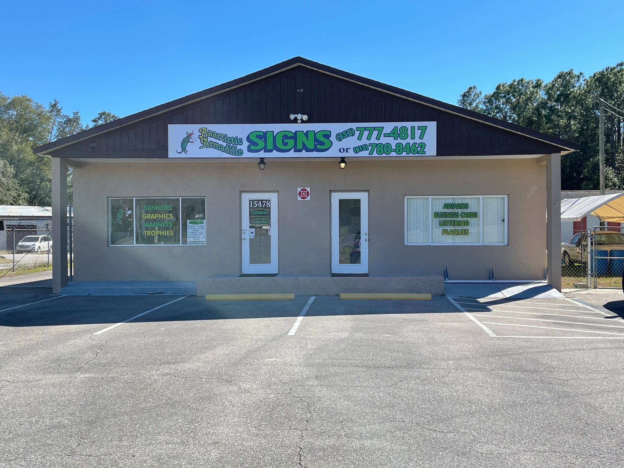 Aaartistic Armadillo Signs - Fast Signs, Awards, Signage