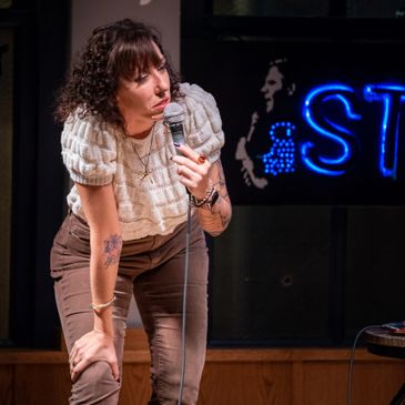 AliaJanine.com - Alia Janine, Stand Up Comedy, Podcast