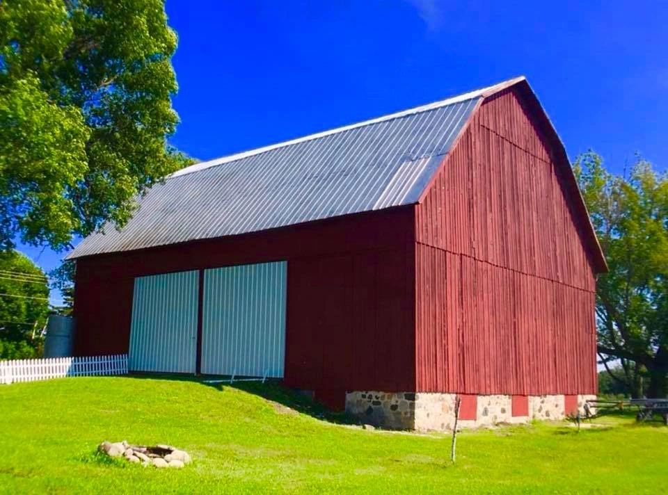 The Hubbell 45th Parallel Barn