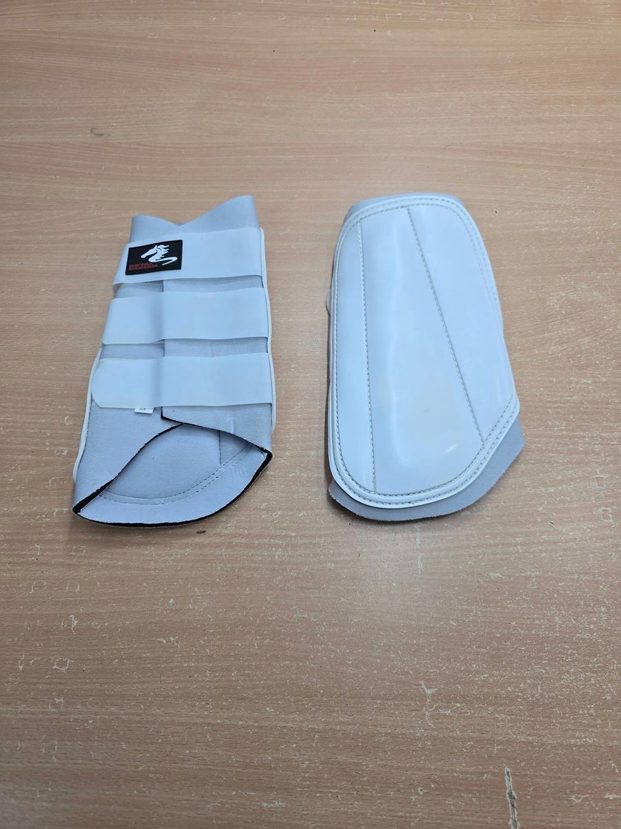 brush boot full white pair