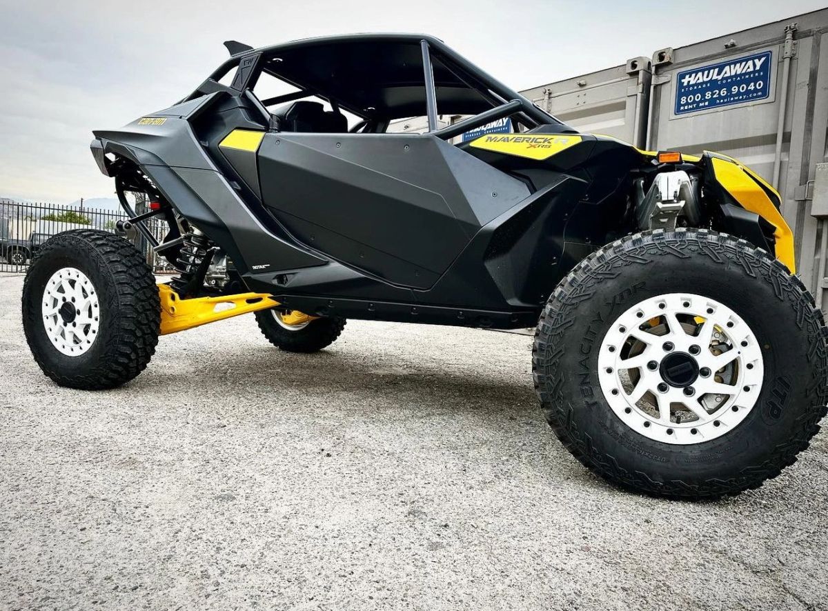 Can Am Maverick R