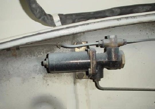 Brake pressure regulator