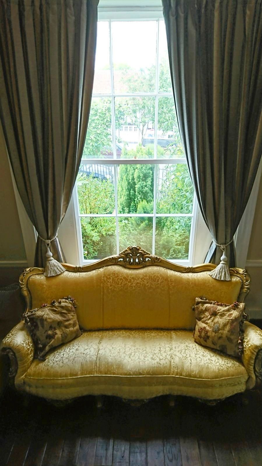devain bespoke curtains