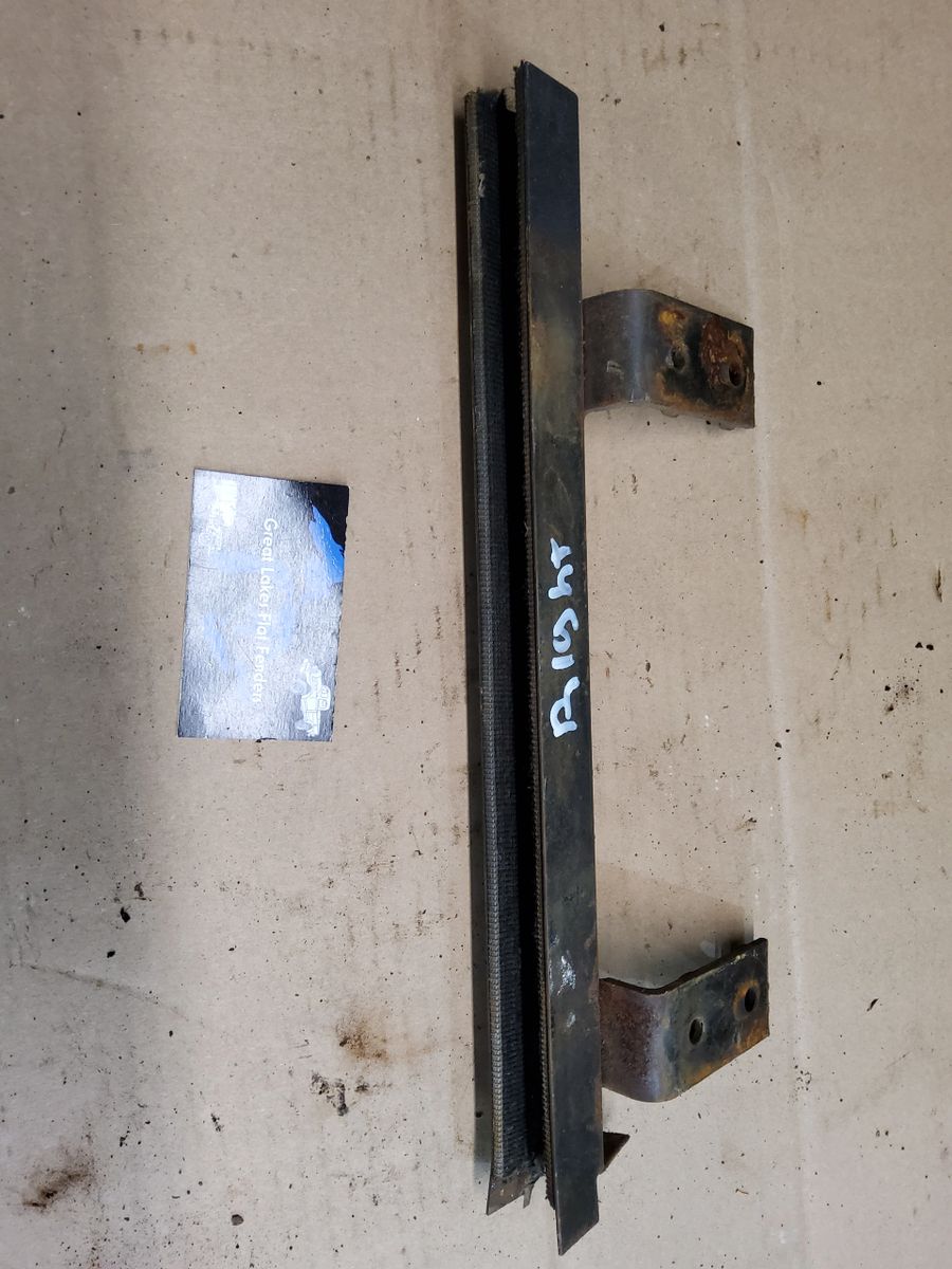 Front Door Glass Run Channel Weatherstrip Retainer Right