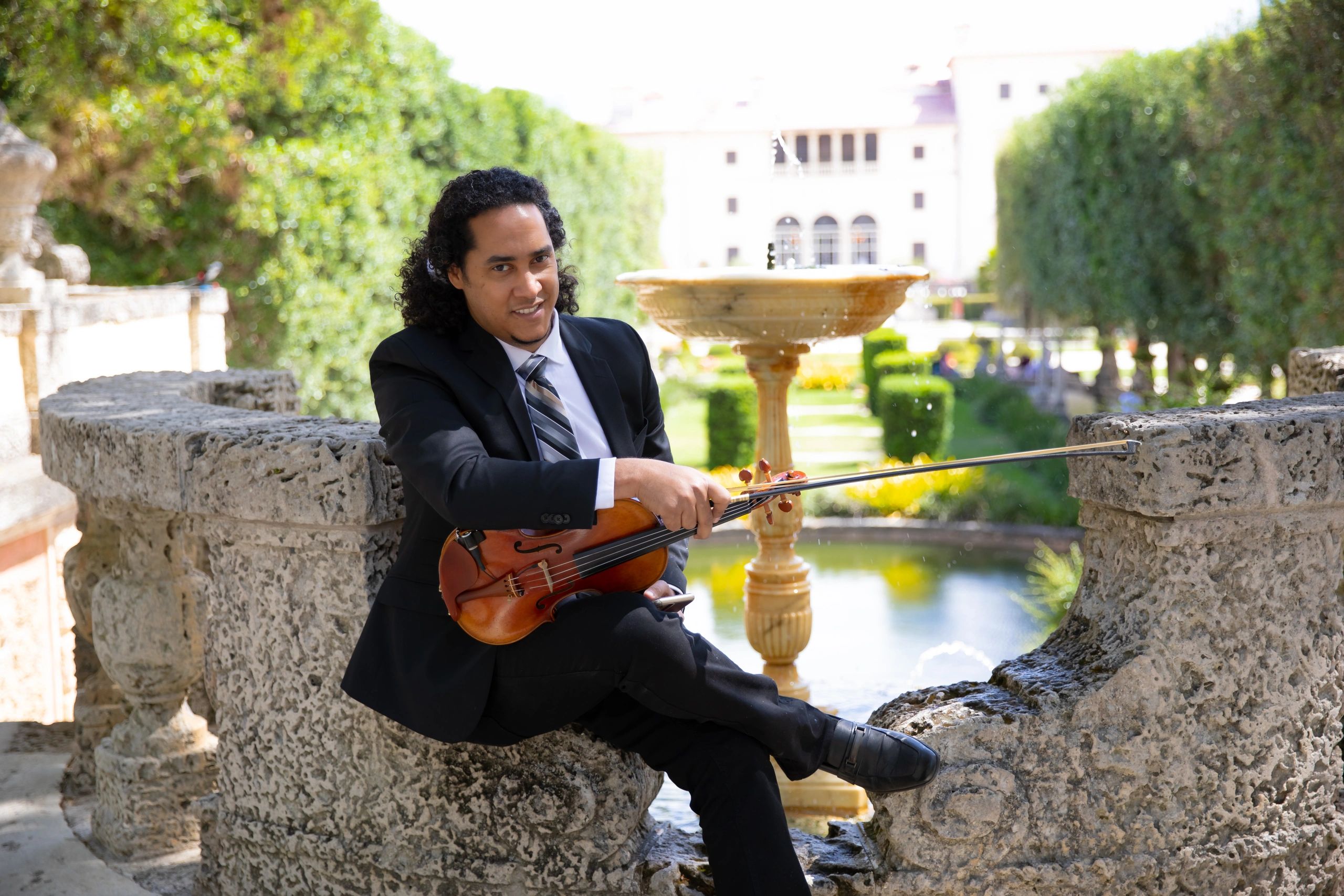 Professional Violinist - Alex Bravo