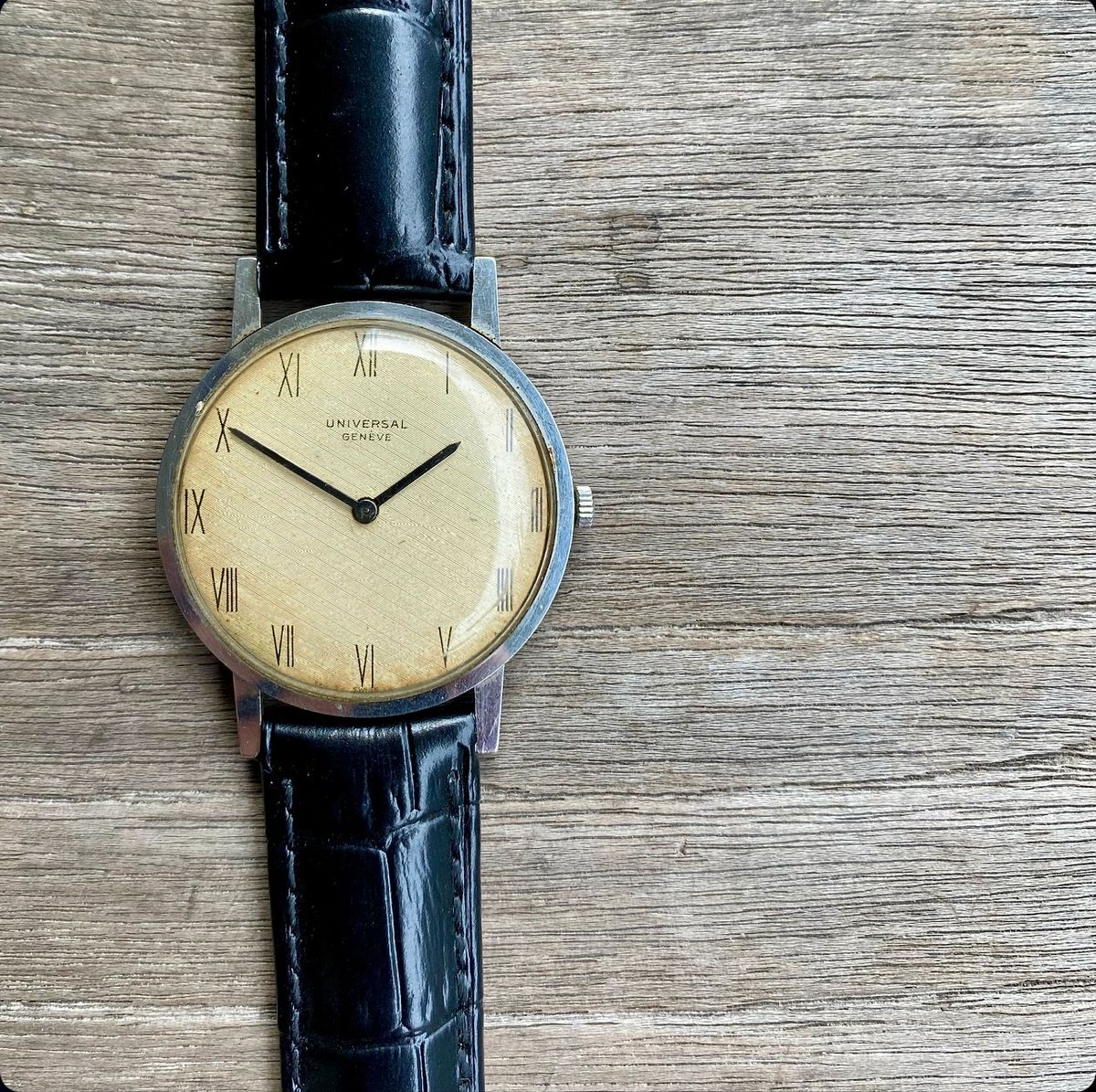 (Extra Thin Case/Strong Patina/Textured Dial) Vintage Universal Geneve ...