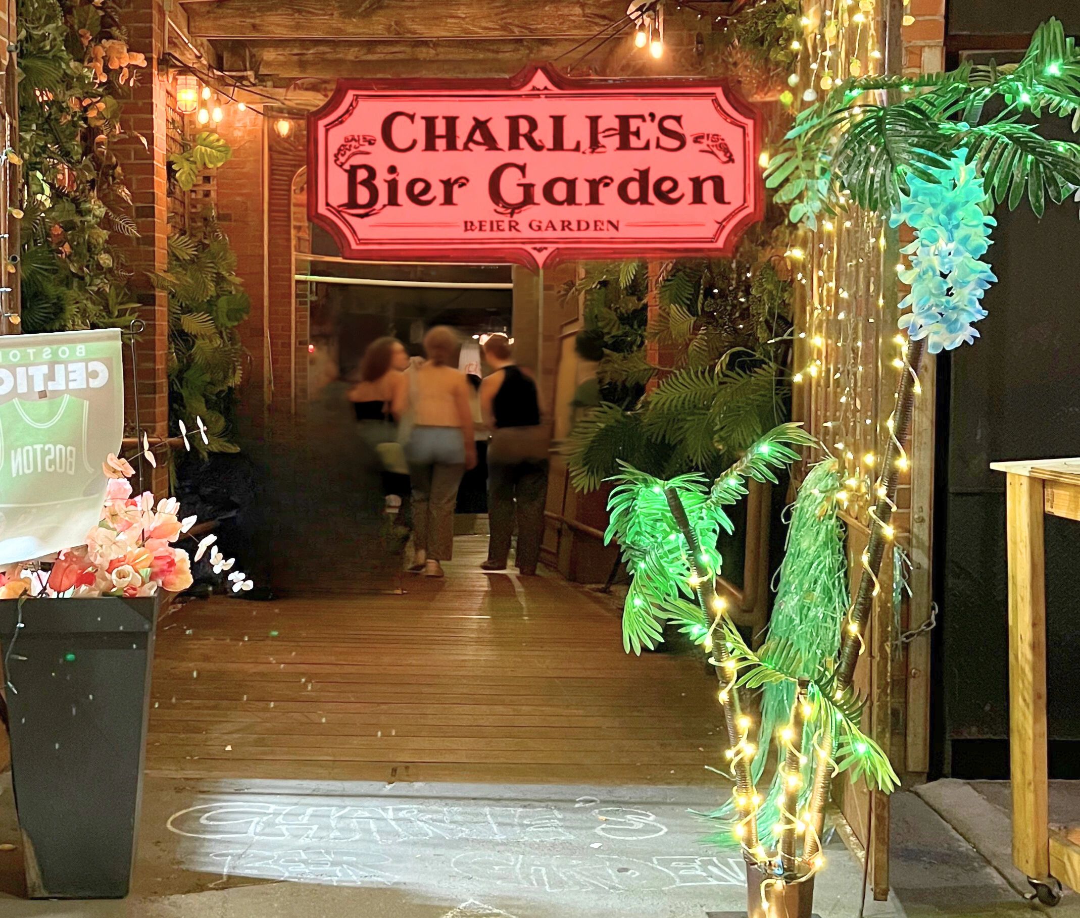 Charlie's Kitchen - Iconic American Eatery in Cambridge