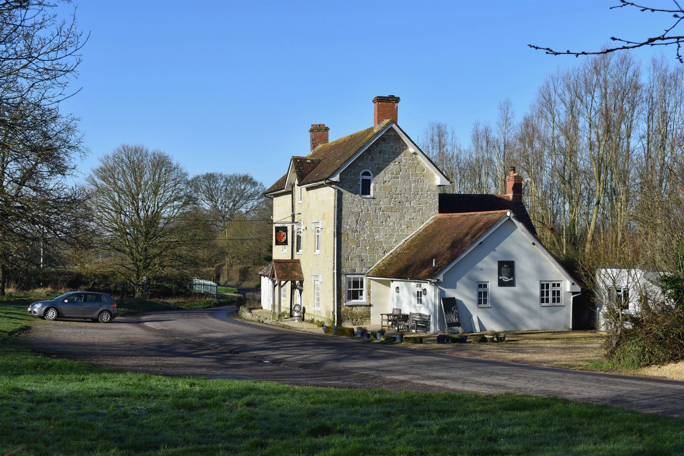 The Benett Arms: Cozy Pub Food and Drinks Await