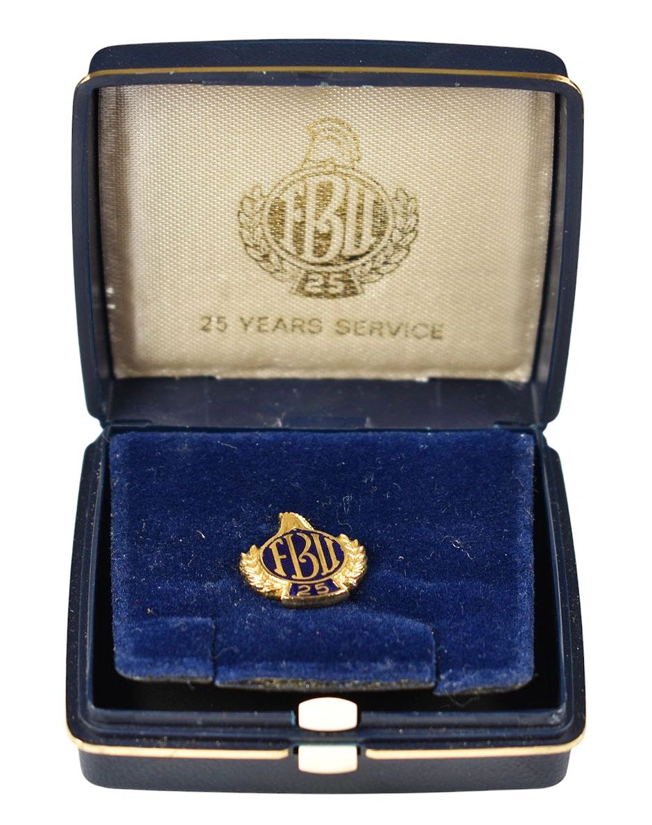 Cased The Fire Brigade Union FBU 25 Years Membership Gilt Enamel Pin Badge