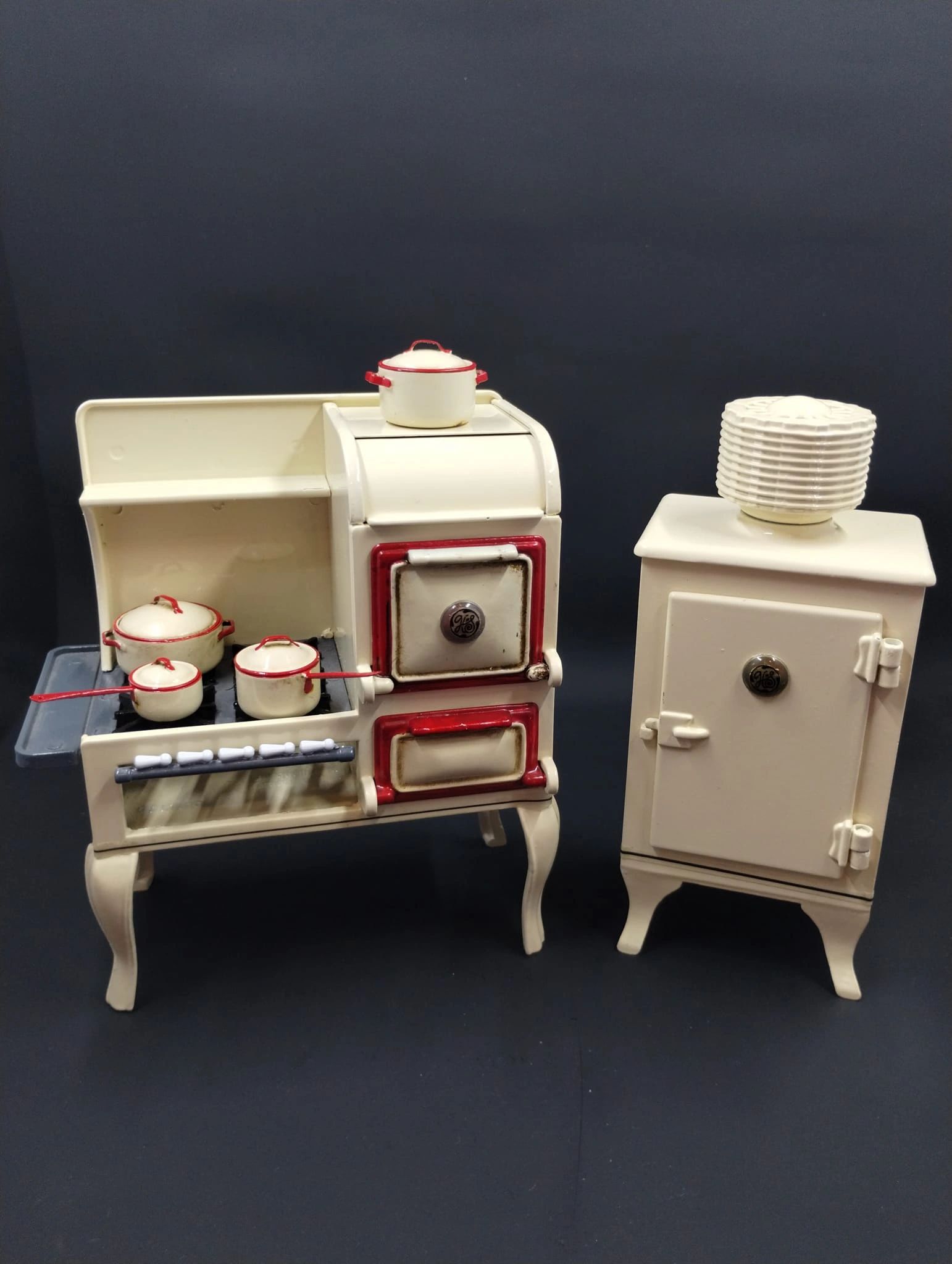 Unique Minis by Mary Carson