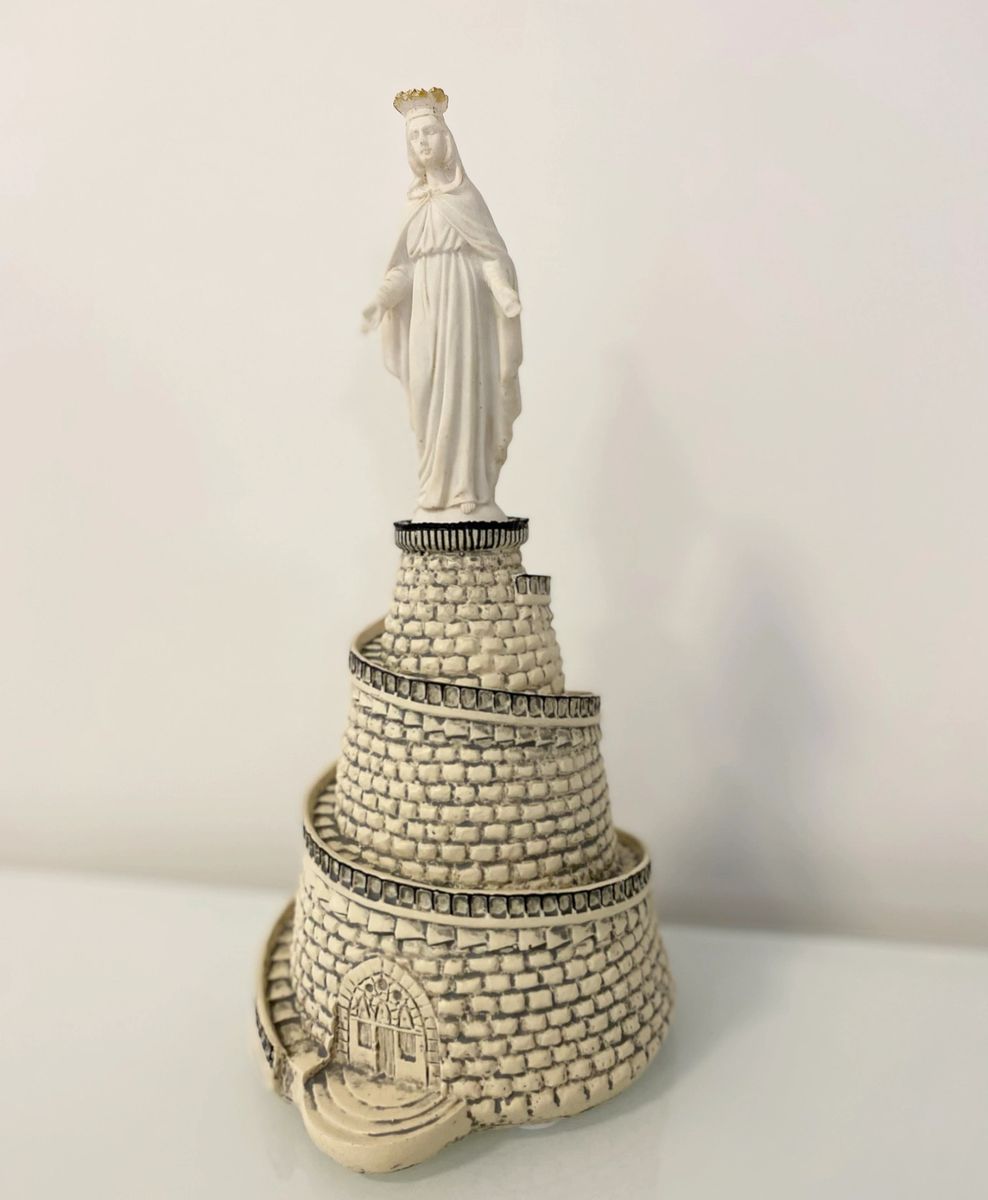 Ya Oum Allah Singing Statue