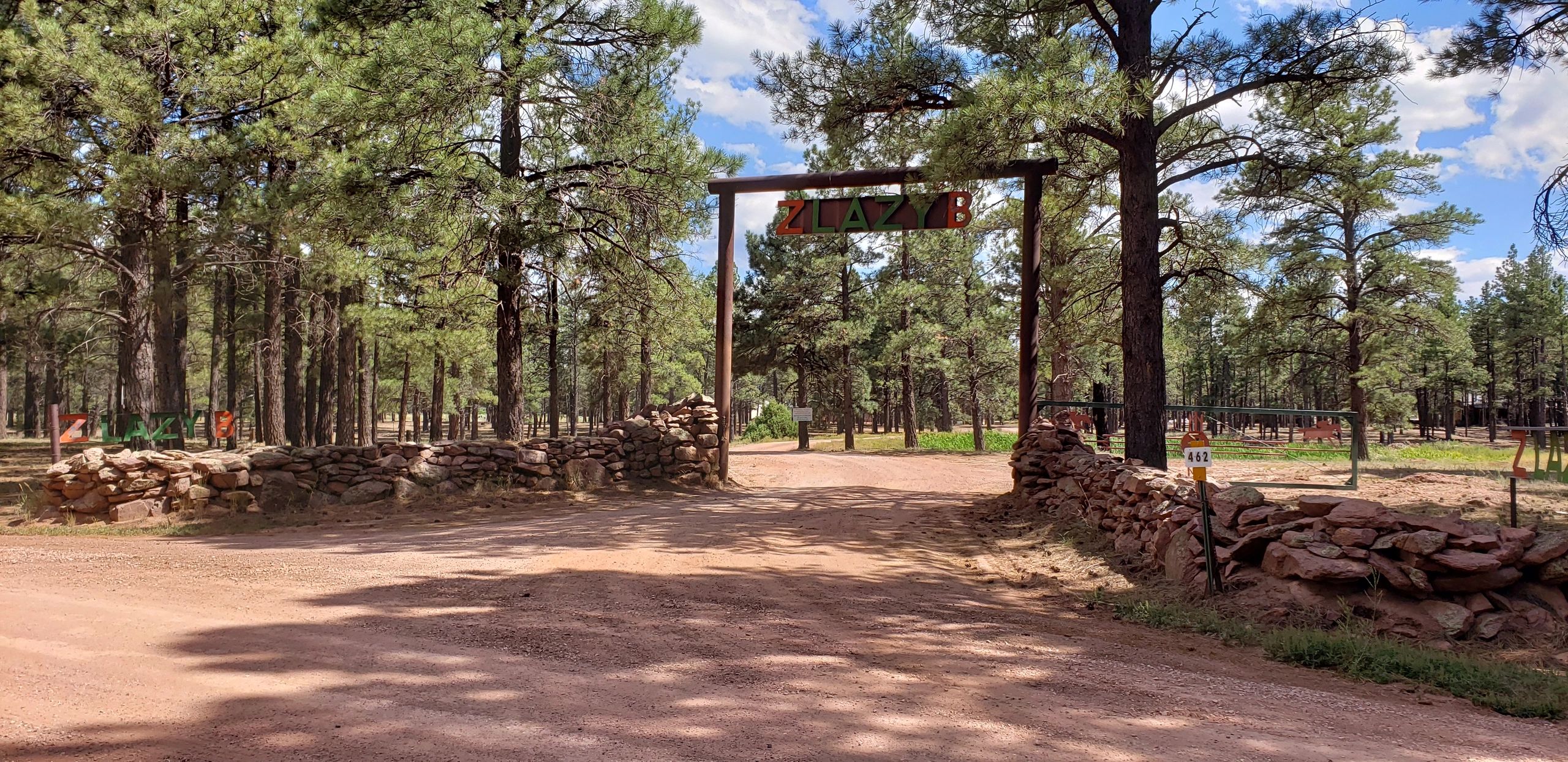 Z LAZY B Guest Ranch