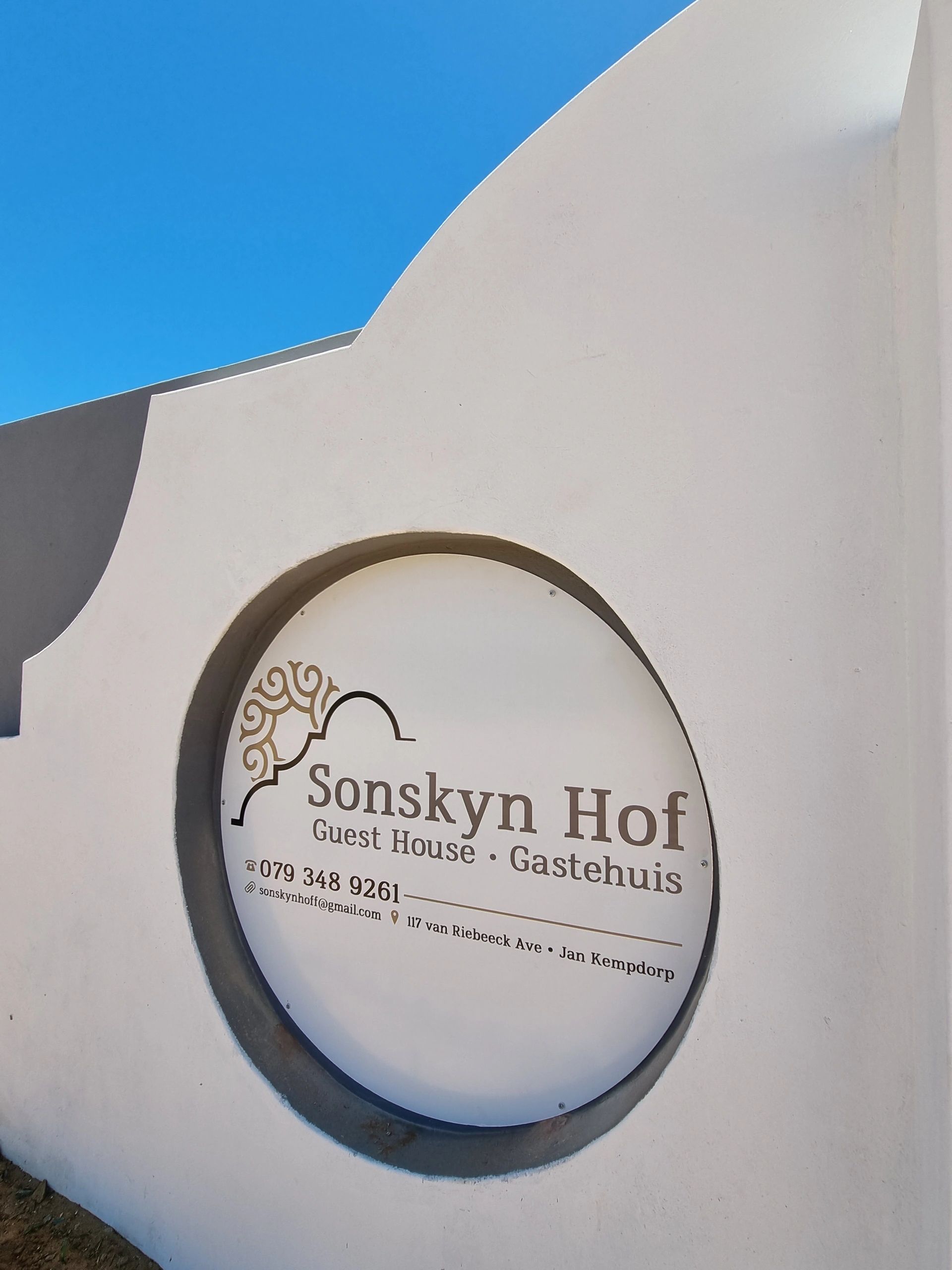 Sonskyn Hof Guest House - Clean Modern Rooms, Aircon Cool Rooms