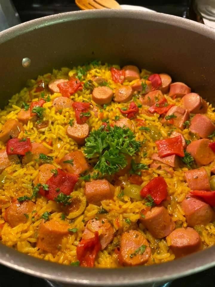 Arroz con salchichas