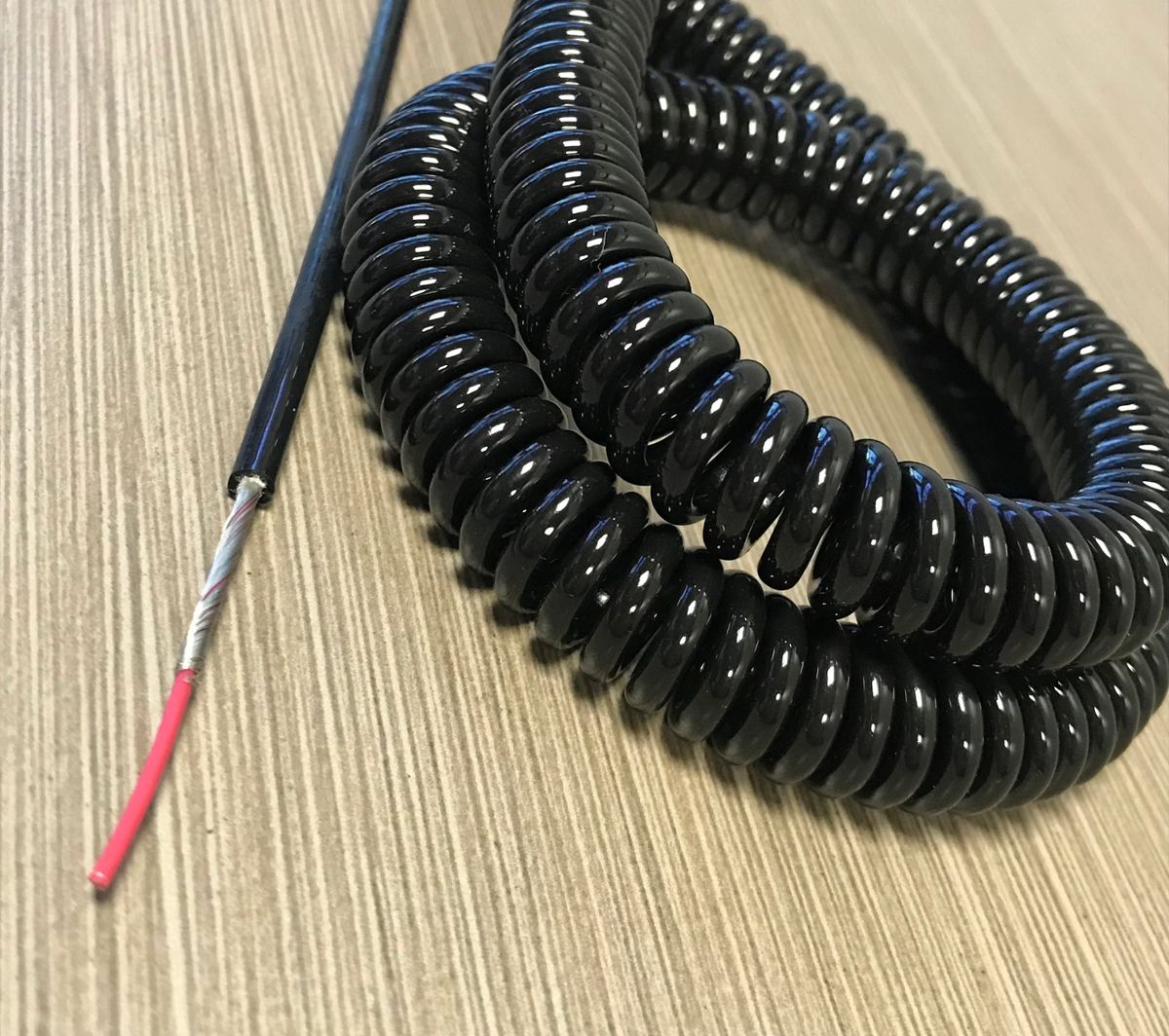 ECS221 - Electronic Coiled Cord 22 Gauge with 1 Conductors - Aluminum ...