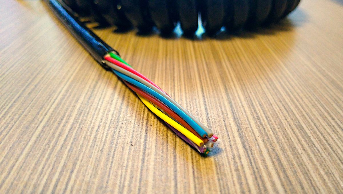 ECS228 - Electronic Coiled Cord 22 Gauge with 8 Conductors - Aluminum ...