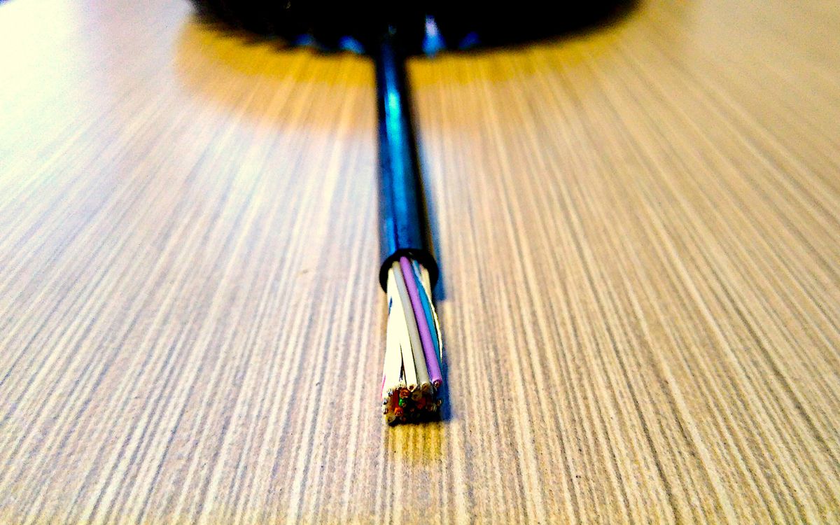 ECS2618 - Electronic Coiled Cord 26 Gauge with 18 Conductors - Aluminum ...