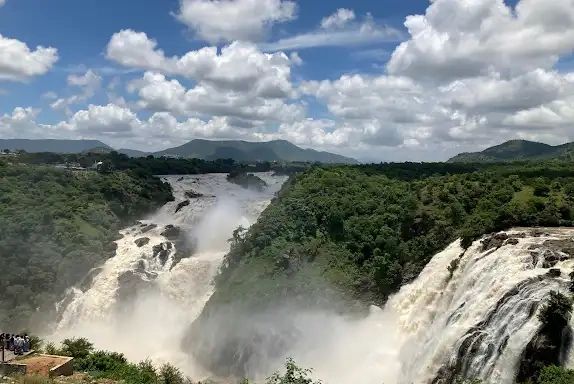 Exploring the Beauty of Barachukki Falls - Nature's Masterpiece