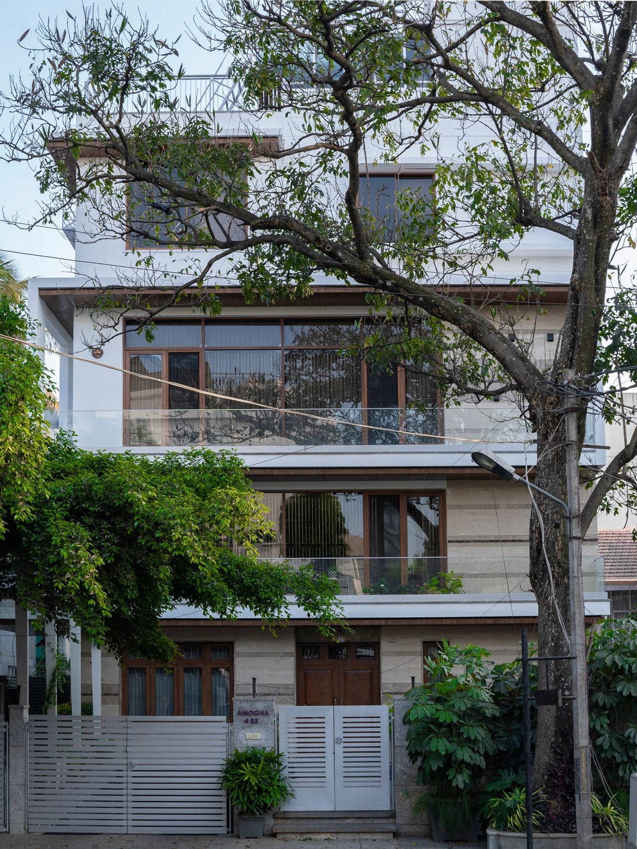 Luxury House in Sadhashiv Nagar - kenAR Architects