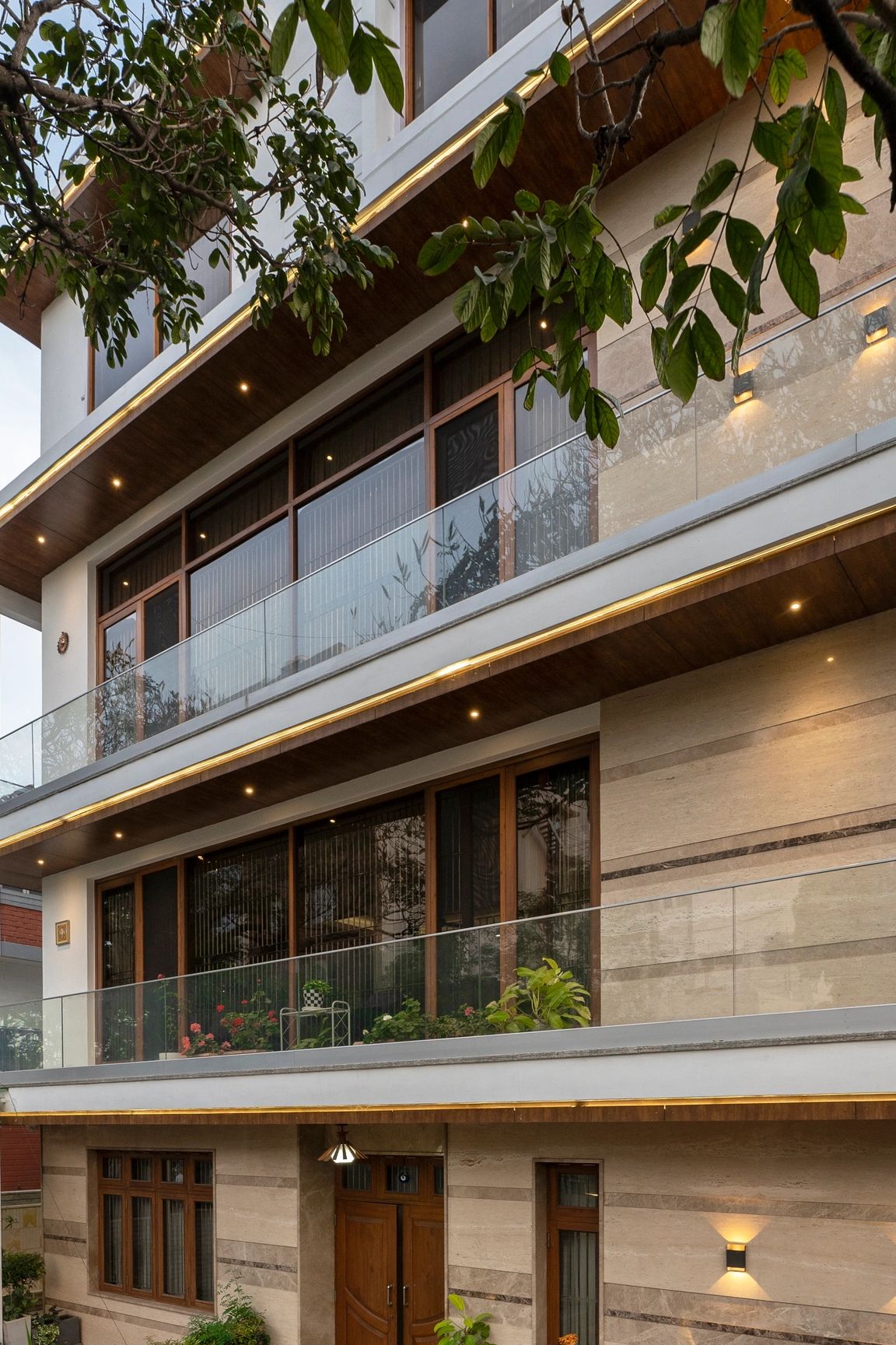 Luxury House in Sadhashiv Nagar - kenAR Architects