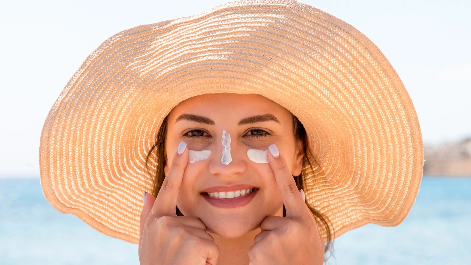 How To Layer Sunscreens For Maximum Protection