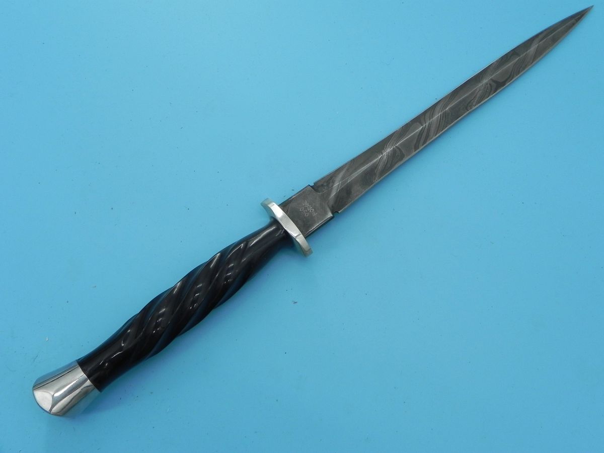 Twist Damascus Long Dagger with Fluted Buffalo Horn