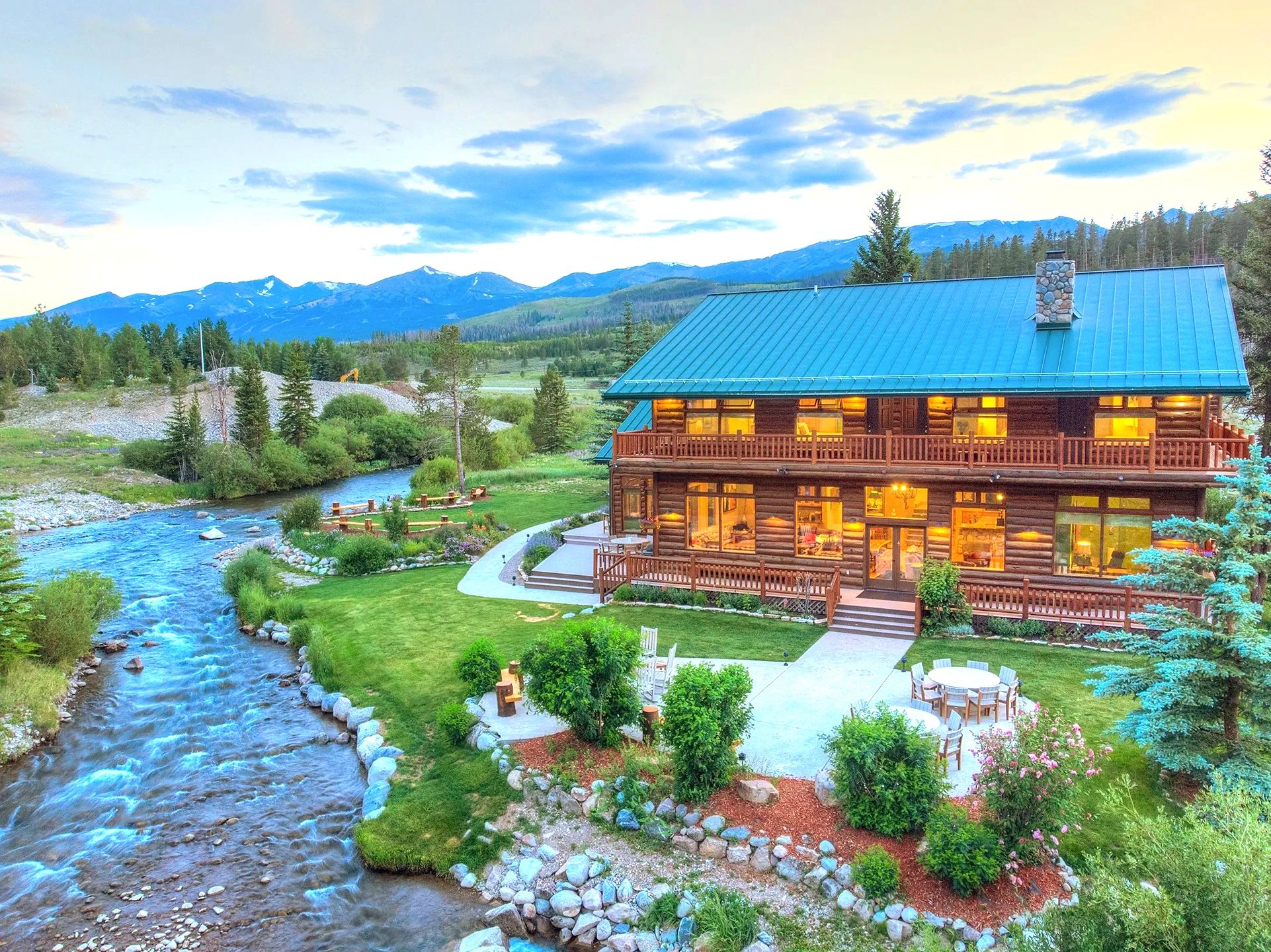 HOME [whisperingriverranch.com]