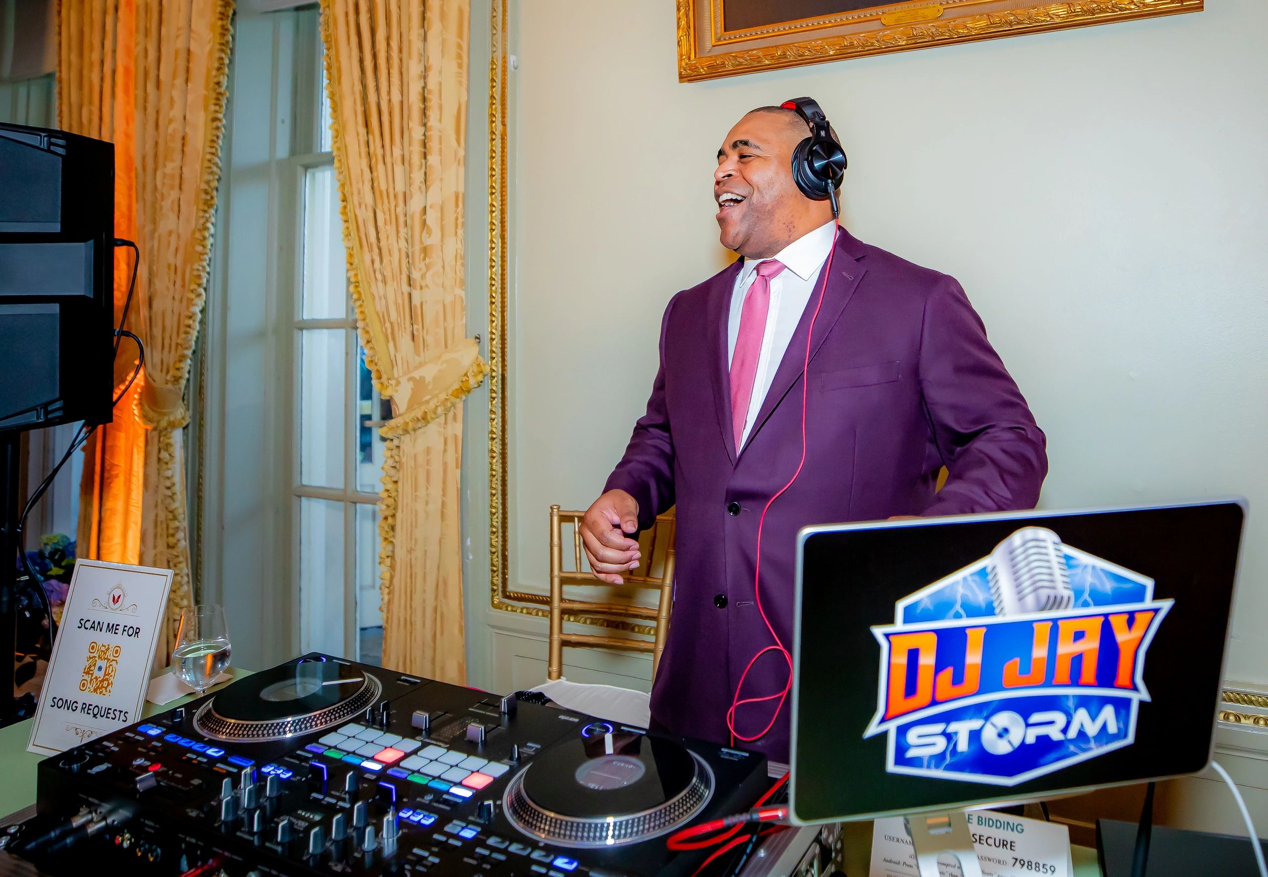 I DJ Parties and Weddings - DJ Jay Storm