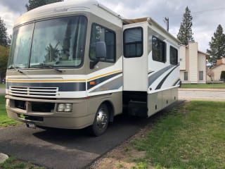Bumble Traveler RV Rental