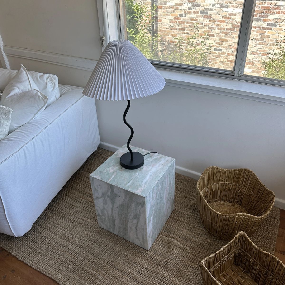 Ziggy Wave Table Lamp in Black