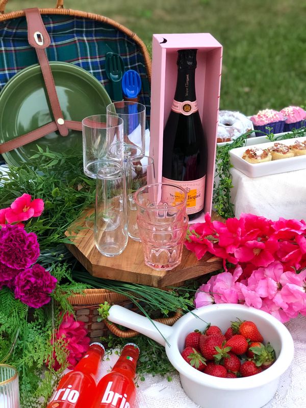 PIK•NIC to - Luxury Picnic Company, Picnic, Toronto Picnic