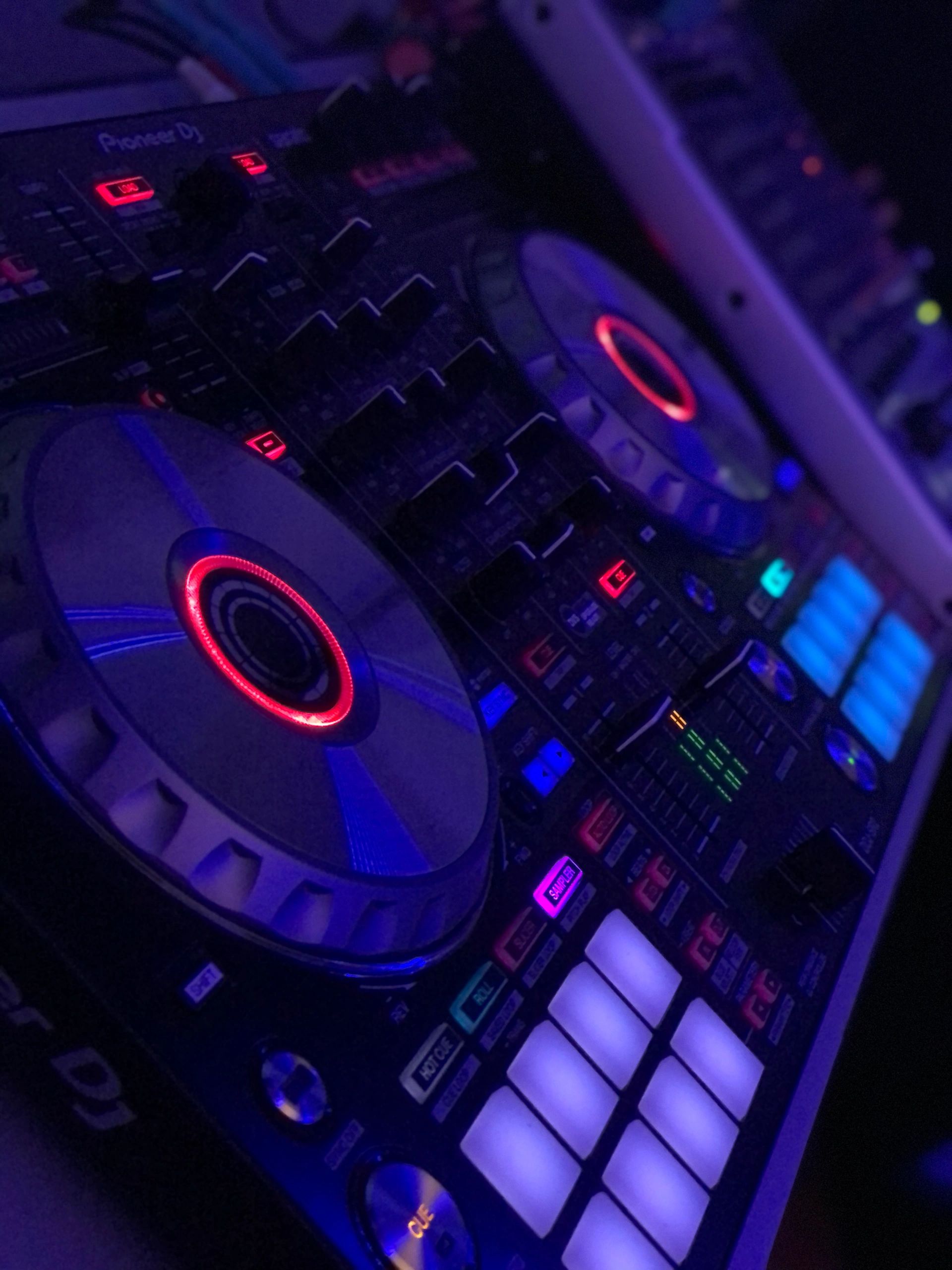 ESounds Entertainment - DJ Services, Lighting