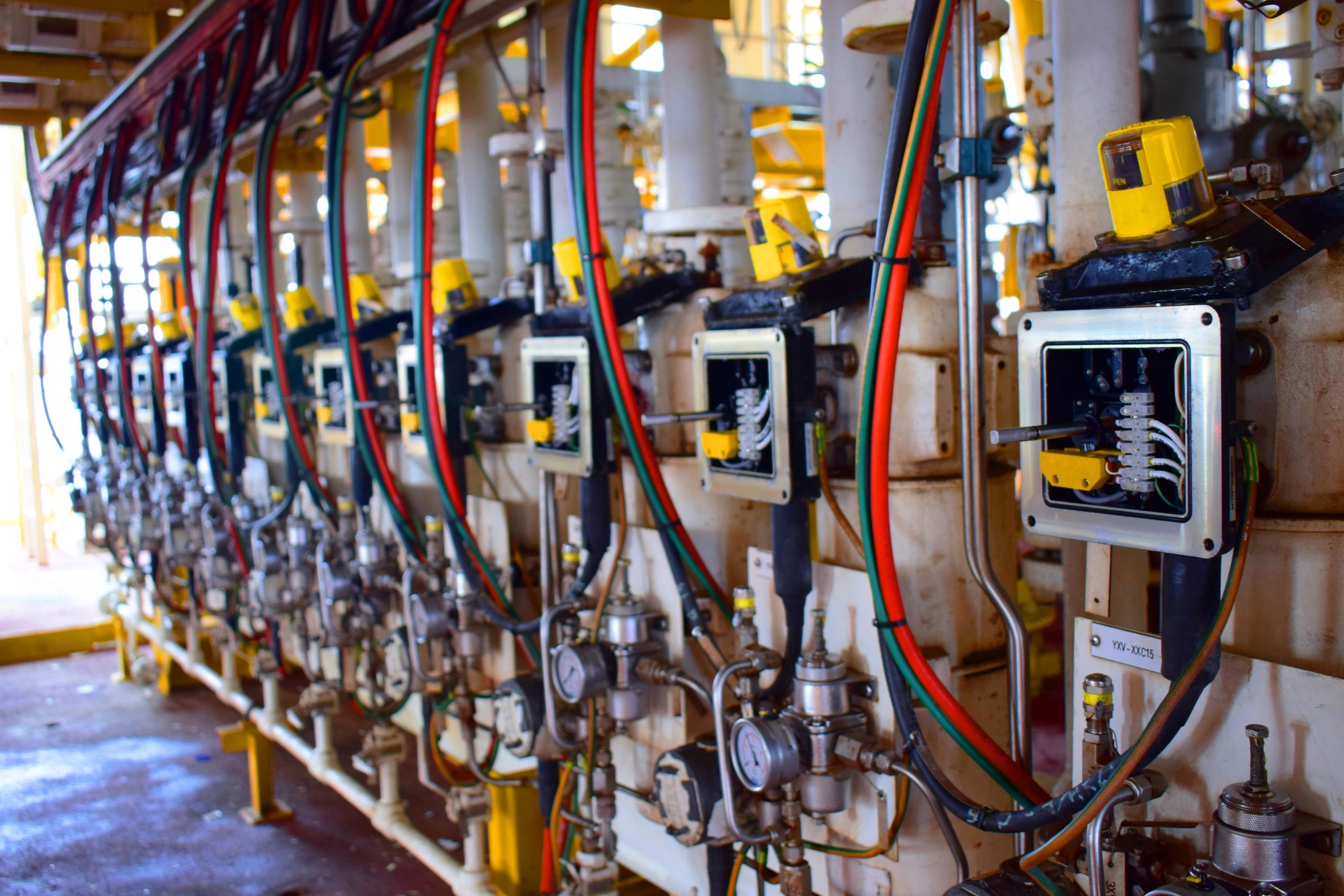 When to Use an Instrument N.O. or N.C. Contact?