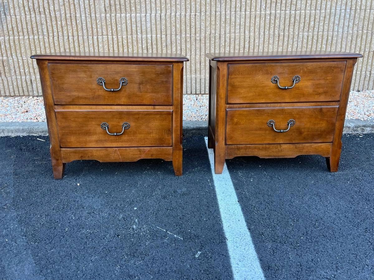Pair of Pennsylvania House Maple Night Stands. SKU 3994
