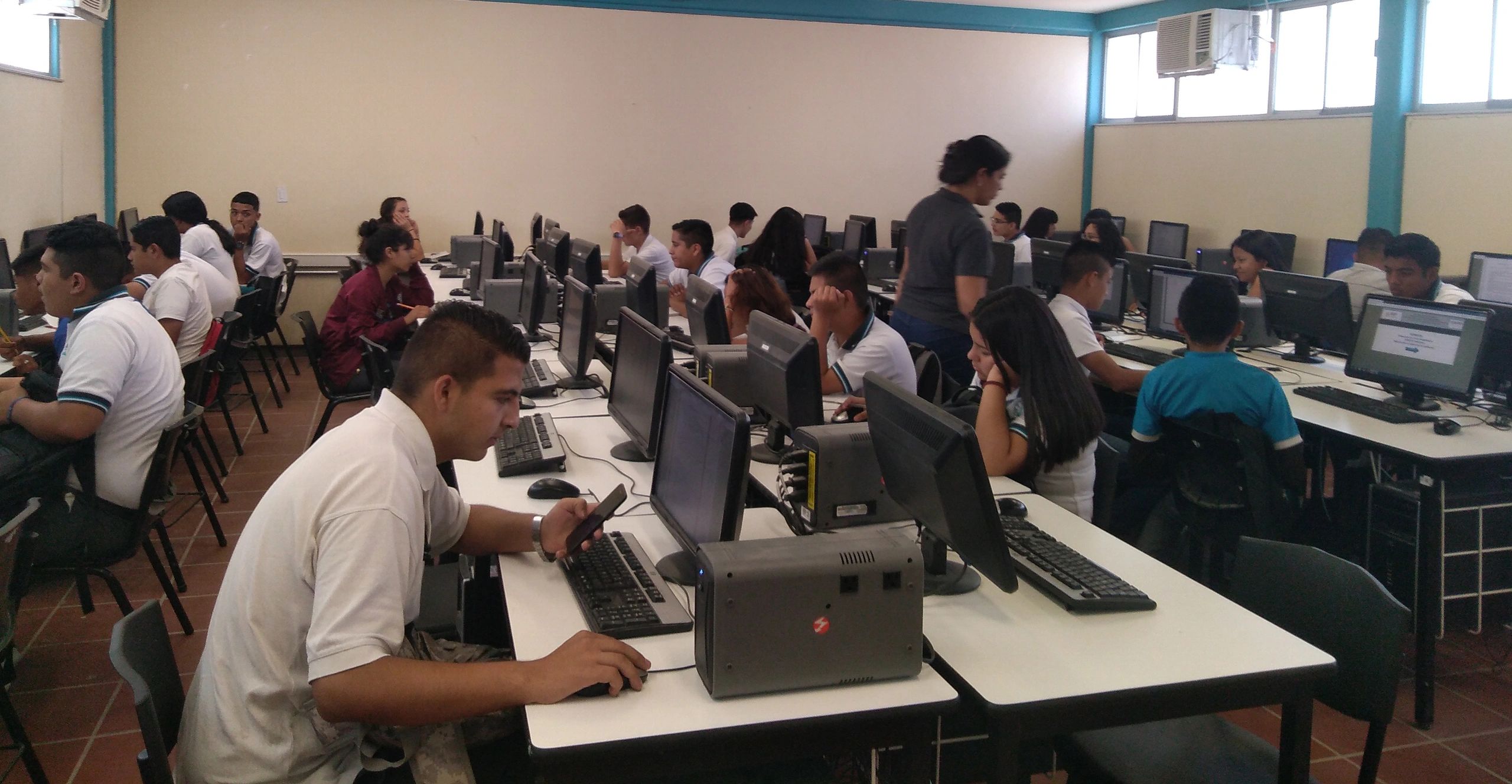 Examen RETEST de la COSDAC a alumnos de nuevo ingreso
