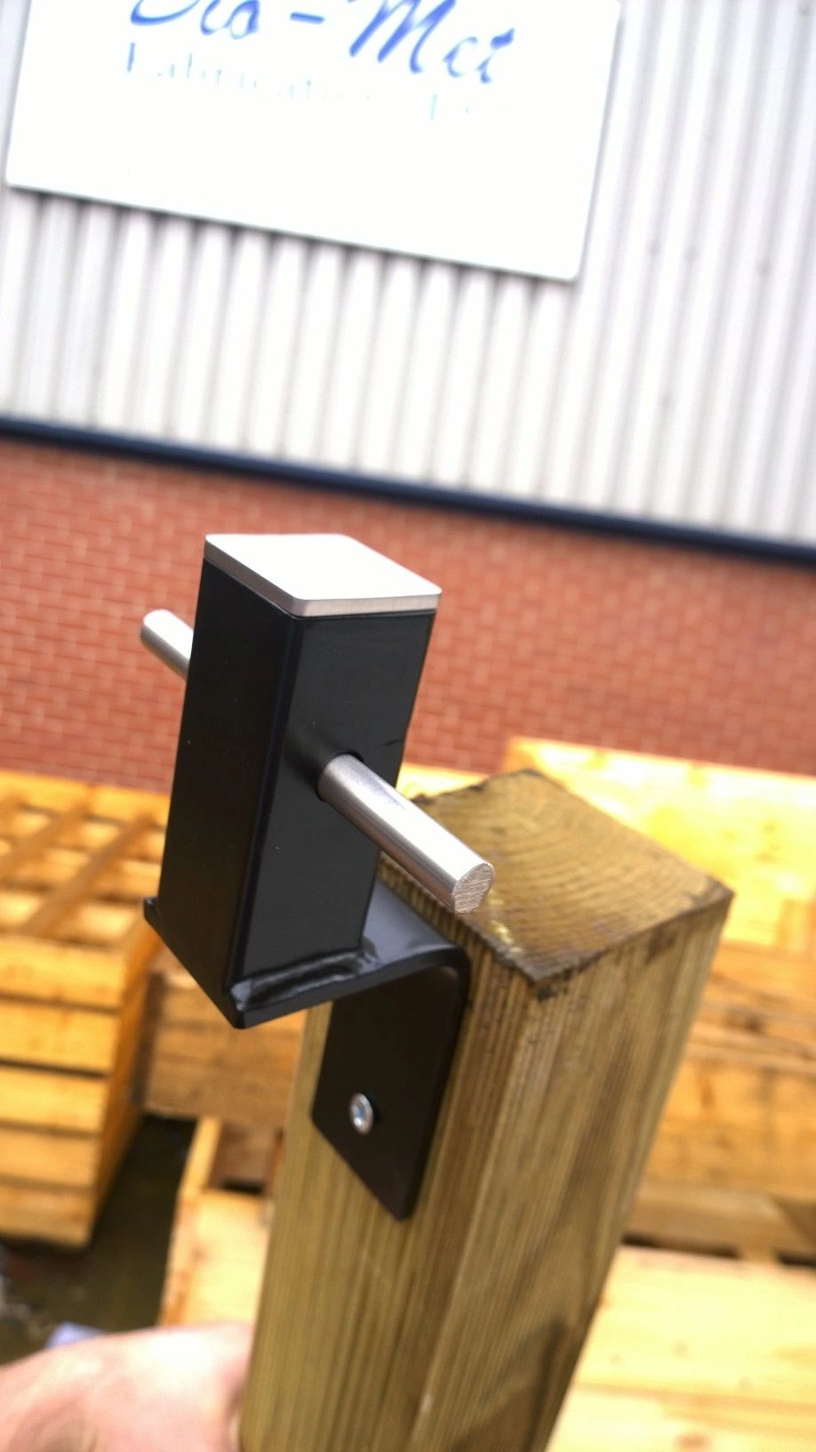 How to Install a Washing Line Pole Wall Bracket: Step-by-Step