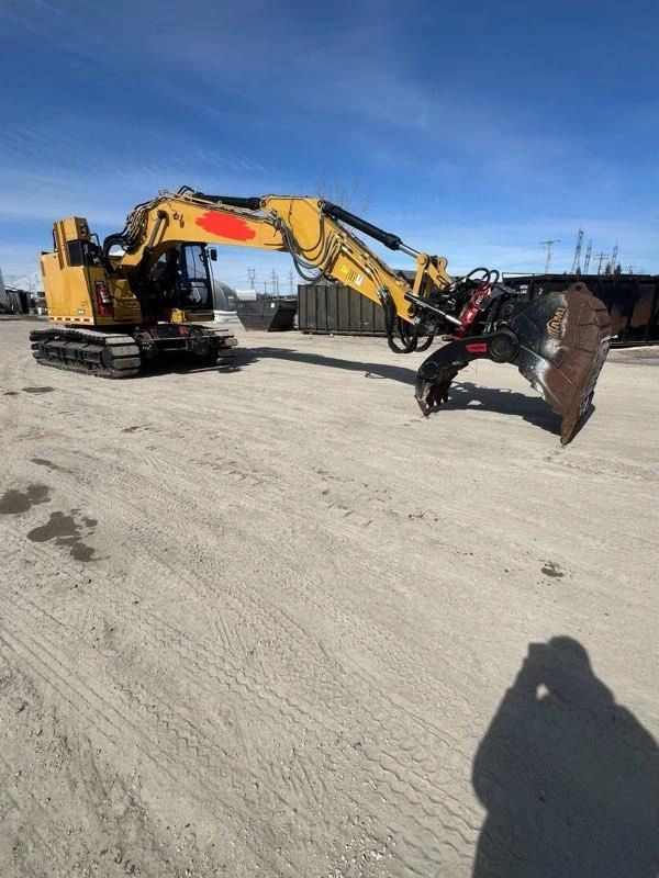 2023 CATERPILLAR HI-RAIL 325 RAILROAD EXCAVATOR 500 HOURS WITH CART AND ...