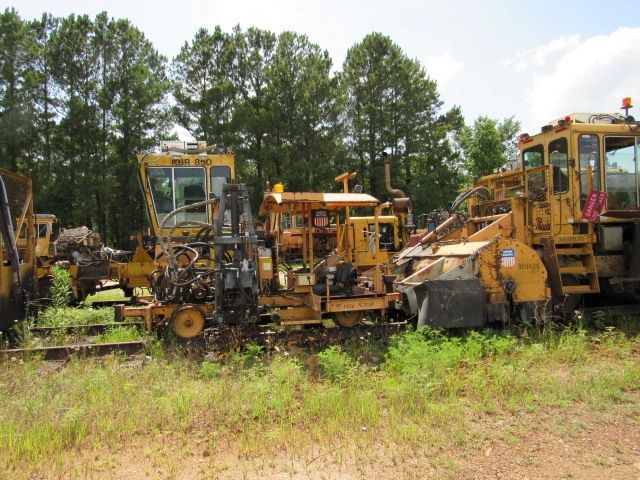 RACINE RAILROAD RAIL LIFTER IN AS-IS CONDITION